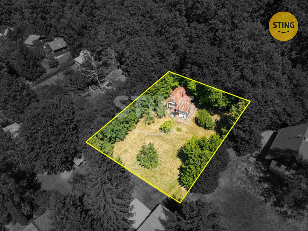 Nabízíme vám pozemek v rekreační oblasti Radějov o velikosti 833 m2.